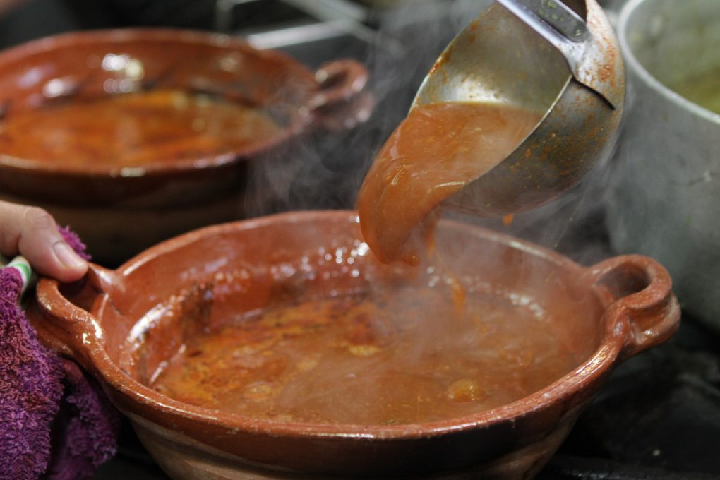 Mole de caderas patrimonio Cultural Gastronómico de los mixtecos oaxaqueños